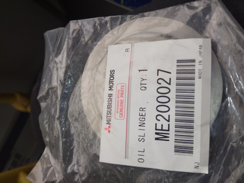 ME200027 Маслоотражатель коленвала, передний Mitsubishi | Запчасти на ...
