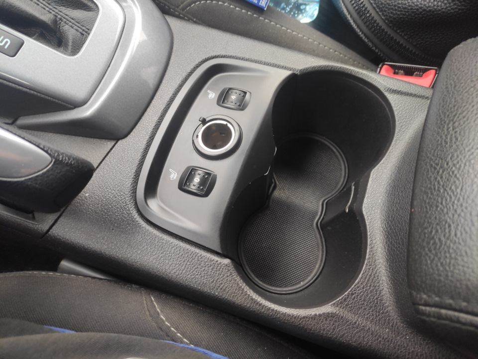 Сломалась крышка прикуривателя 1747187 — Ford Focus Hatchback III, 1,6 ...