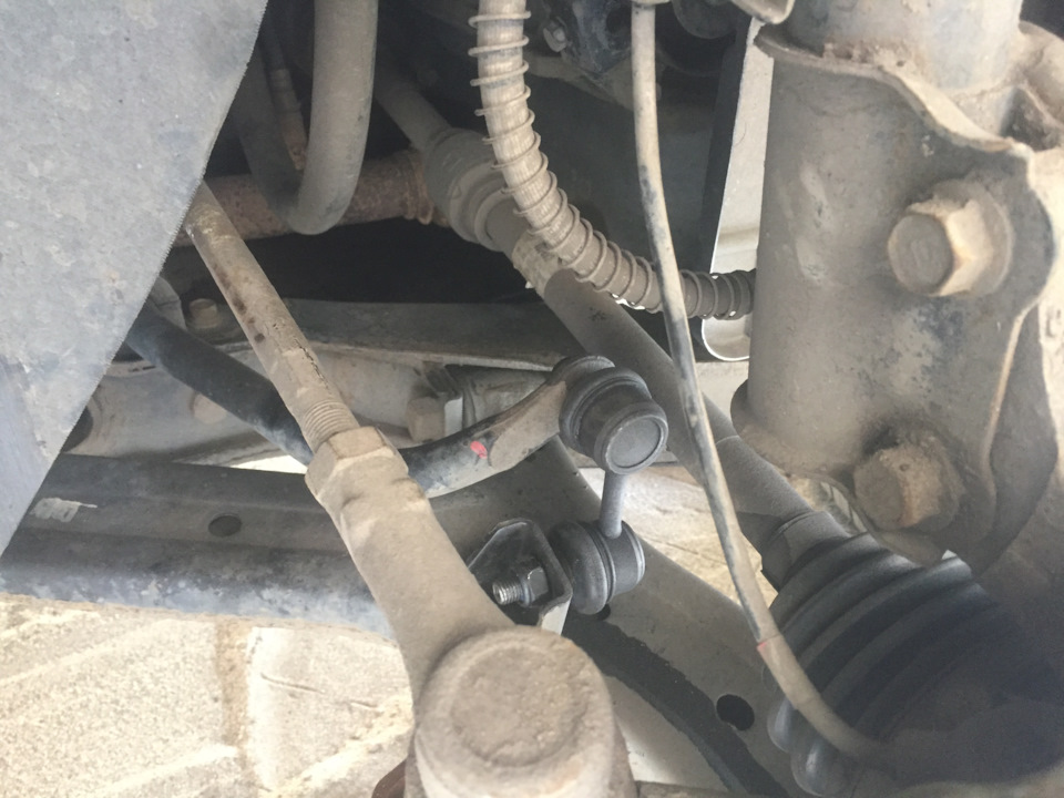 Стойки стабилизатора — Hyundai Accent (2G), 1,5 л, 2009 года ...