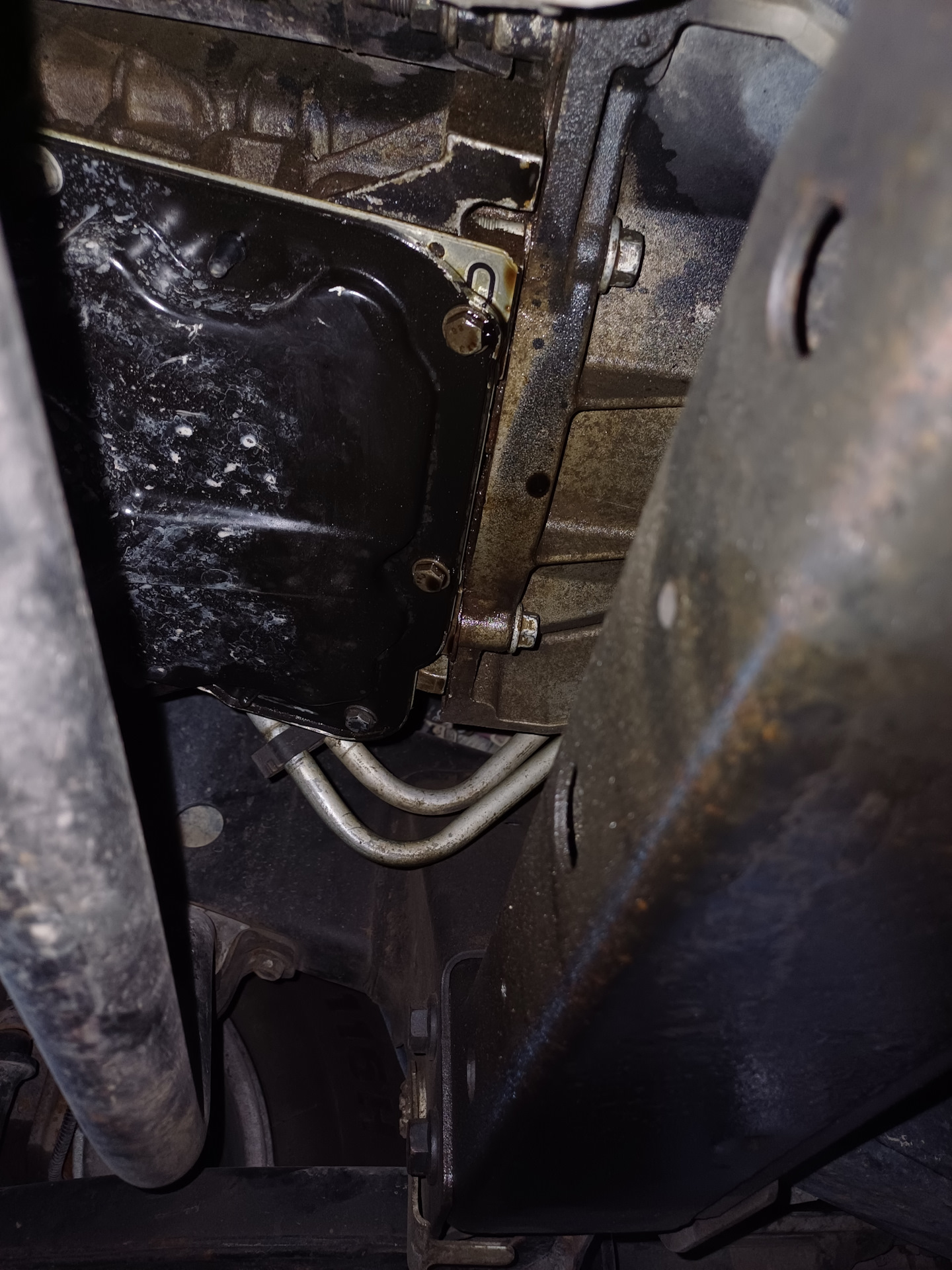 Сальник коленвала — Ford Explorer (4G), 4 л, 2007 года | визит на ...