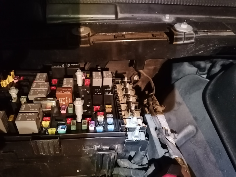 Замена малого аккумулятора (системы старт/стоп) на Jeep Wrangler JL 2.0 ...