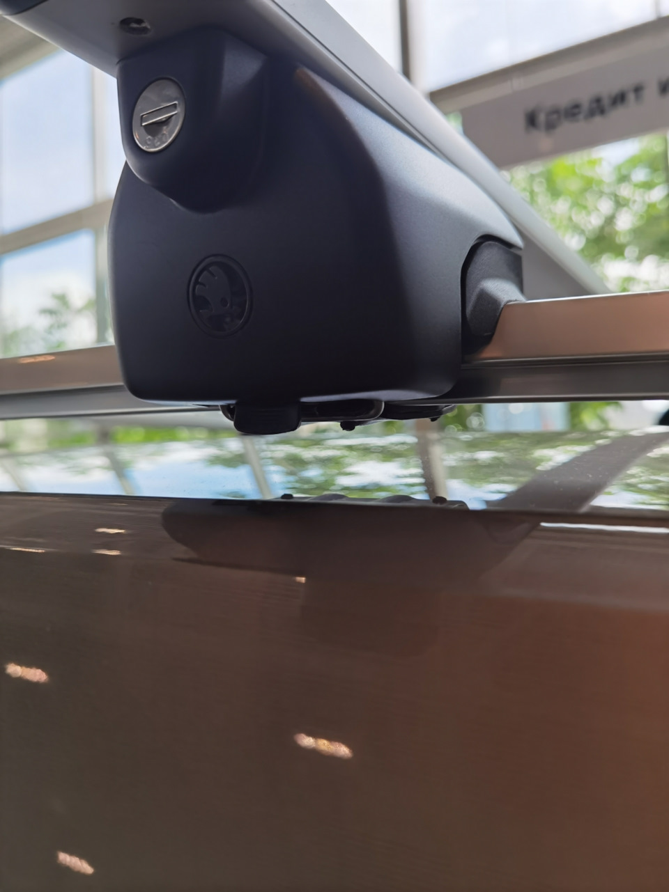 Блин какой оказывается надёжный хват у оригинального багажника шкоды ...