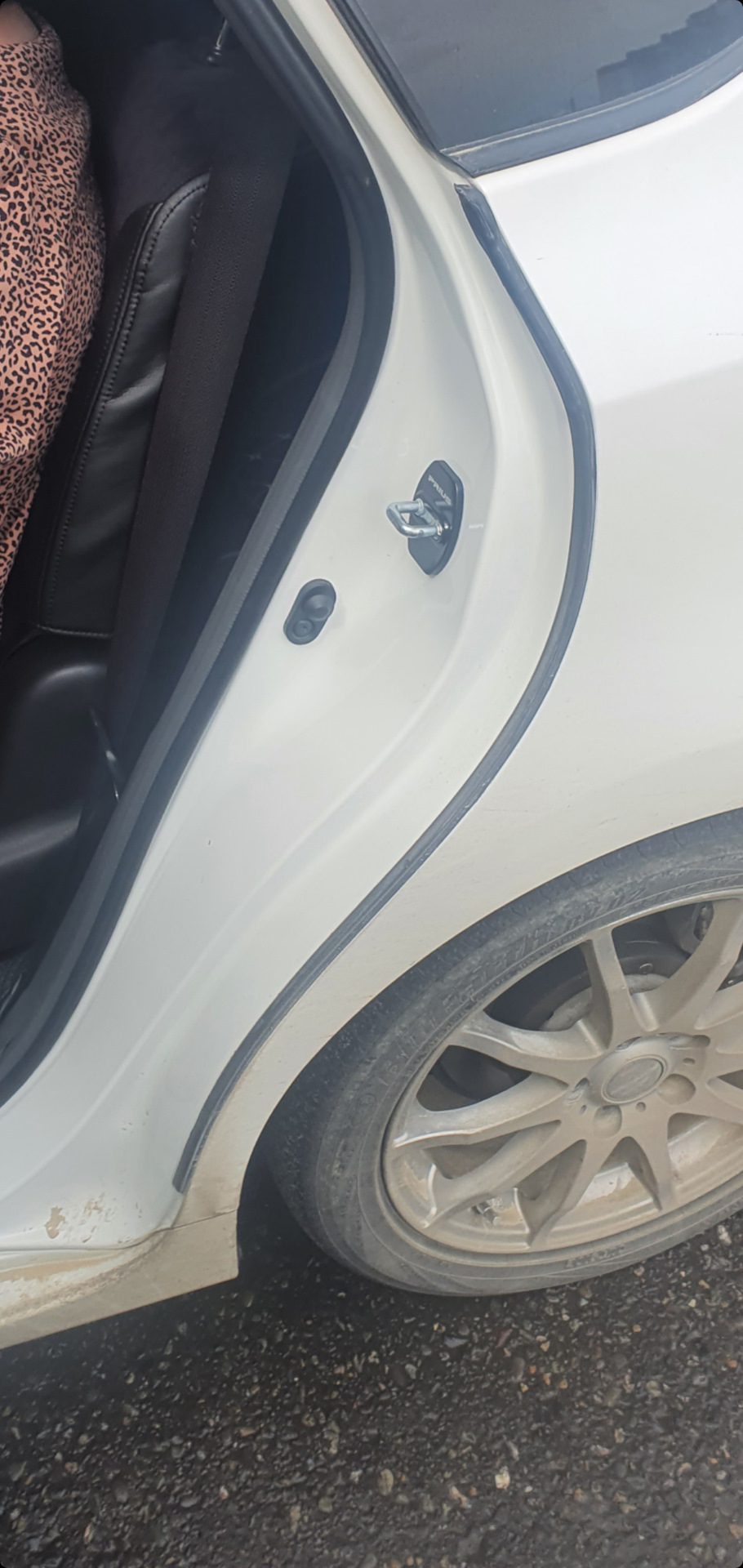 Уплотнение дверей — Toyota Prius Alpha, 1,8 л, 2011 года | тюнинг | DRIVE2