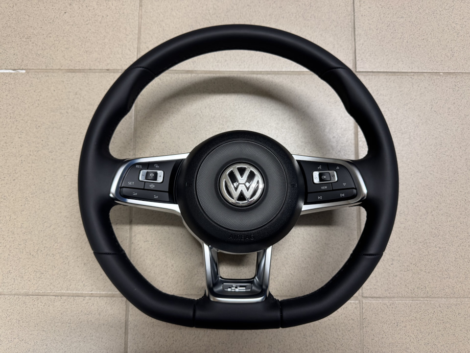 VW POLO TGI R-Line steering wheel — Volkswagen Polo Hatchback Mk6, 1 л ...