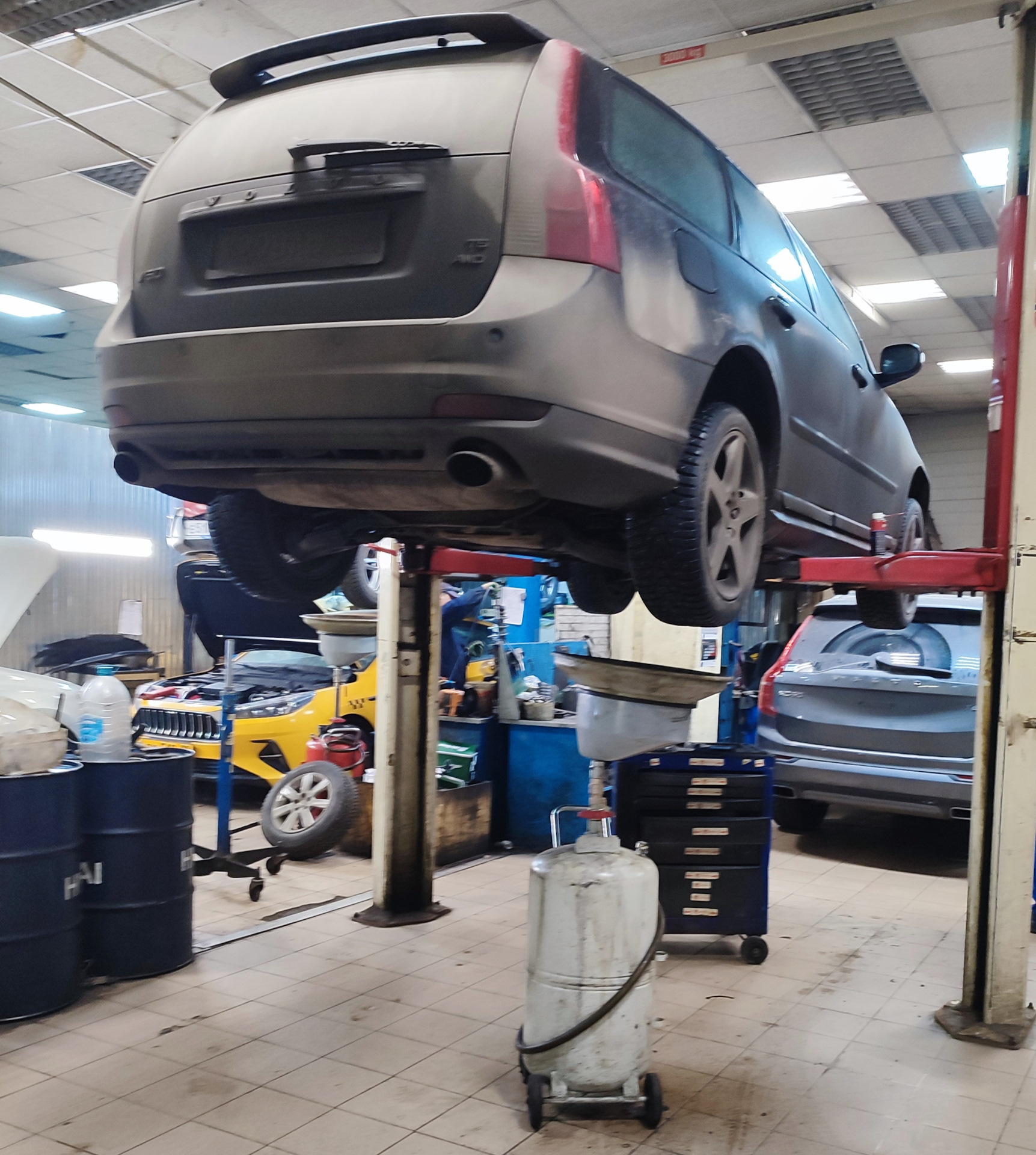 Топливный фильтр — экстренная замена — Volvo V50, 2,5 л, 2008 года ...