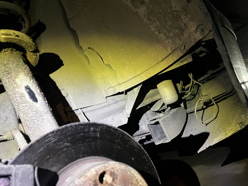 А собирался только колеса перекинуть… — BMW 5 series Touring (E39), 2 л ...