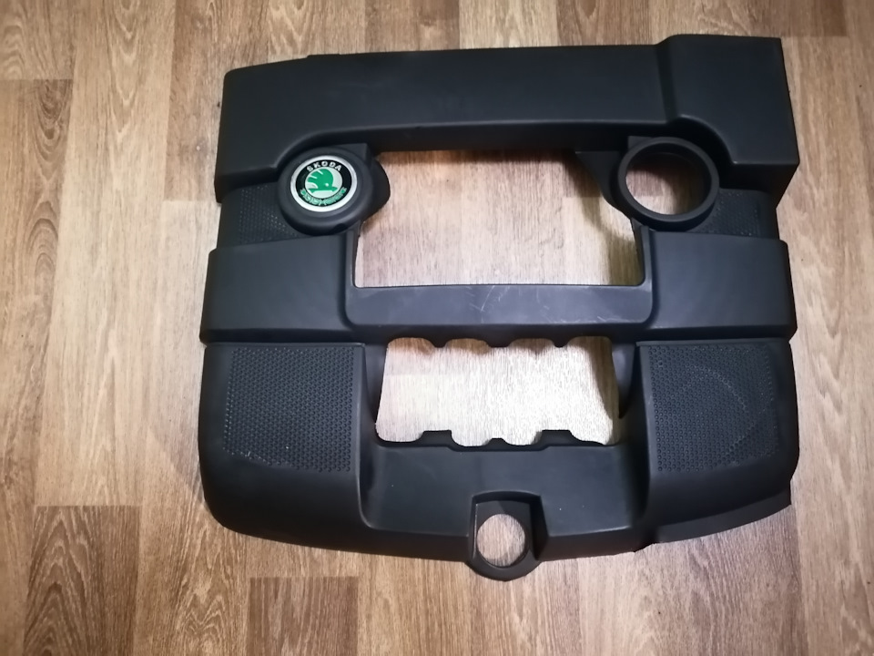 Декоративная крышка двигателя — Skoda Octavia A5 Mk2, 1,6 л, 2011 года ...