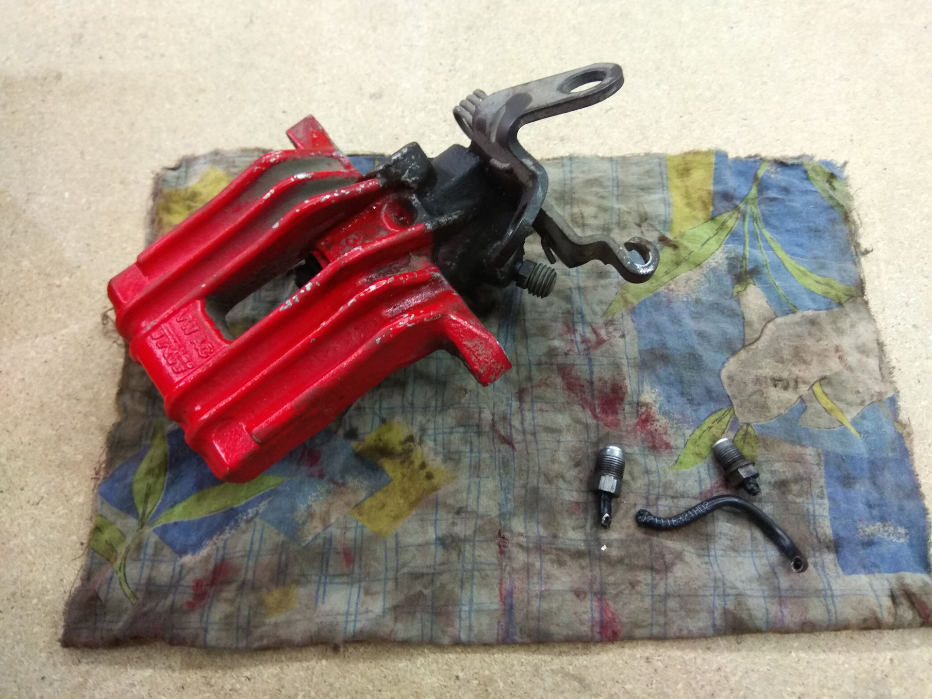 Увеличился расход, пропал ручник, замена заднего суппорта. — Skoda ...