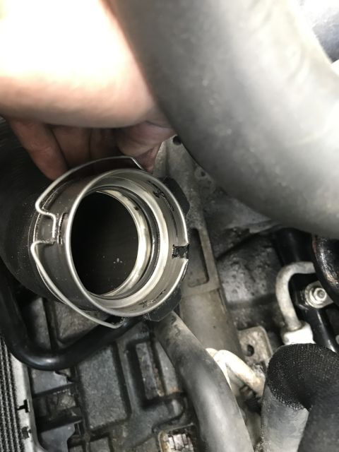 Замена уплотнительного кольца шланга интеркуллера Mercedes-Benz C-class ...