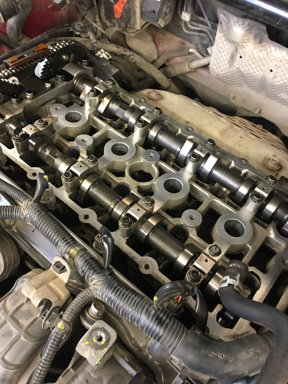 Замена прокладки клапанной крышки и шлангов ГУРа — Mitsubishi Lancer X ...