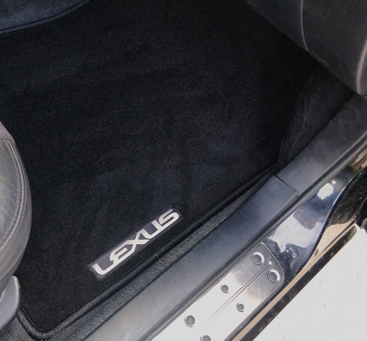 Перешив руля, ручки КПП, коврики и мелочи — Lexus IS I, 2 л, 1999 года ...