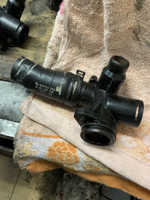 06D121101B Шланг системы охлаждения VAG | Запчасти на DRIVE2