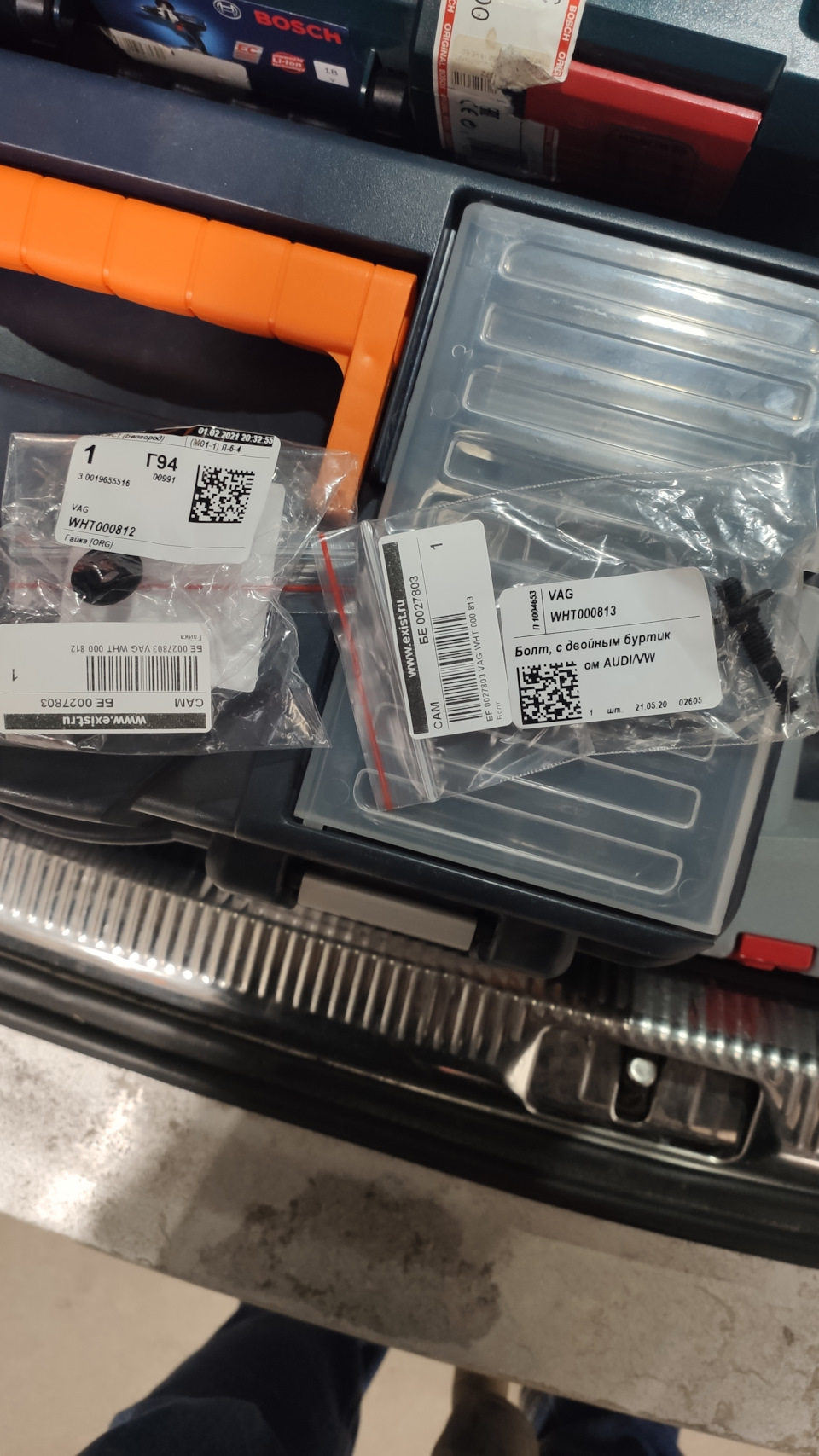 WHT000813 Болт, с двойным бурт VAG | Запчасти на DRIVE2