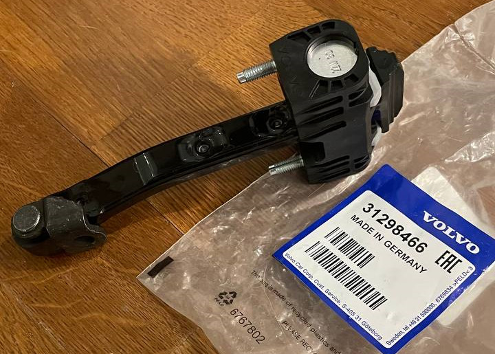 31298466 Ограничитель двери Volvo | Запчасти на DRIVE2