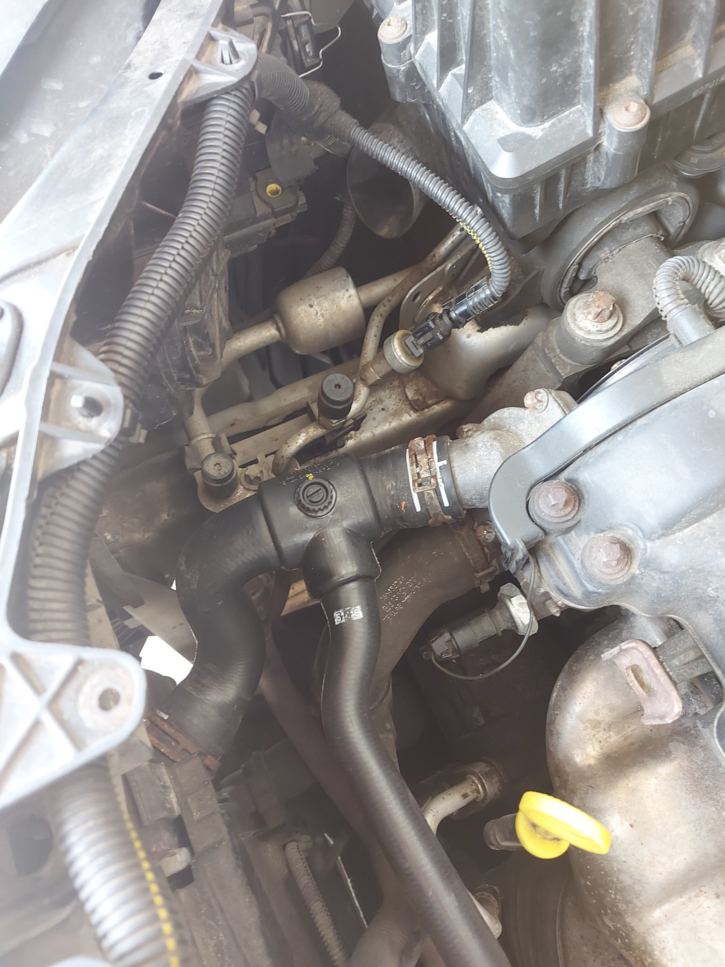 Замена патрубка — Opel Corsa D, 1,4 л, 2008 года | поломка | DRIVE2