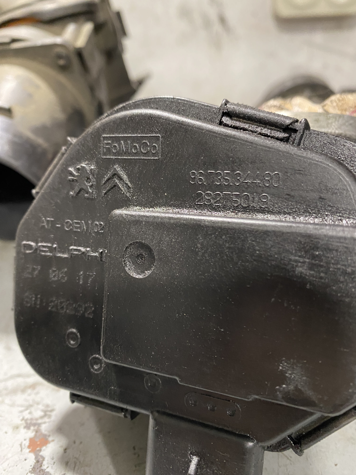 Замена клапанной крышки — Citroen C4 Picasso (2G), 1,6 л, 2017 года ...