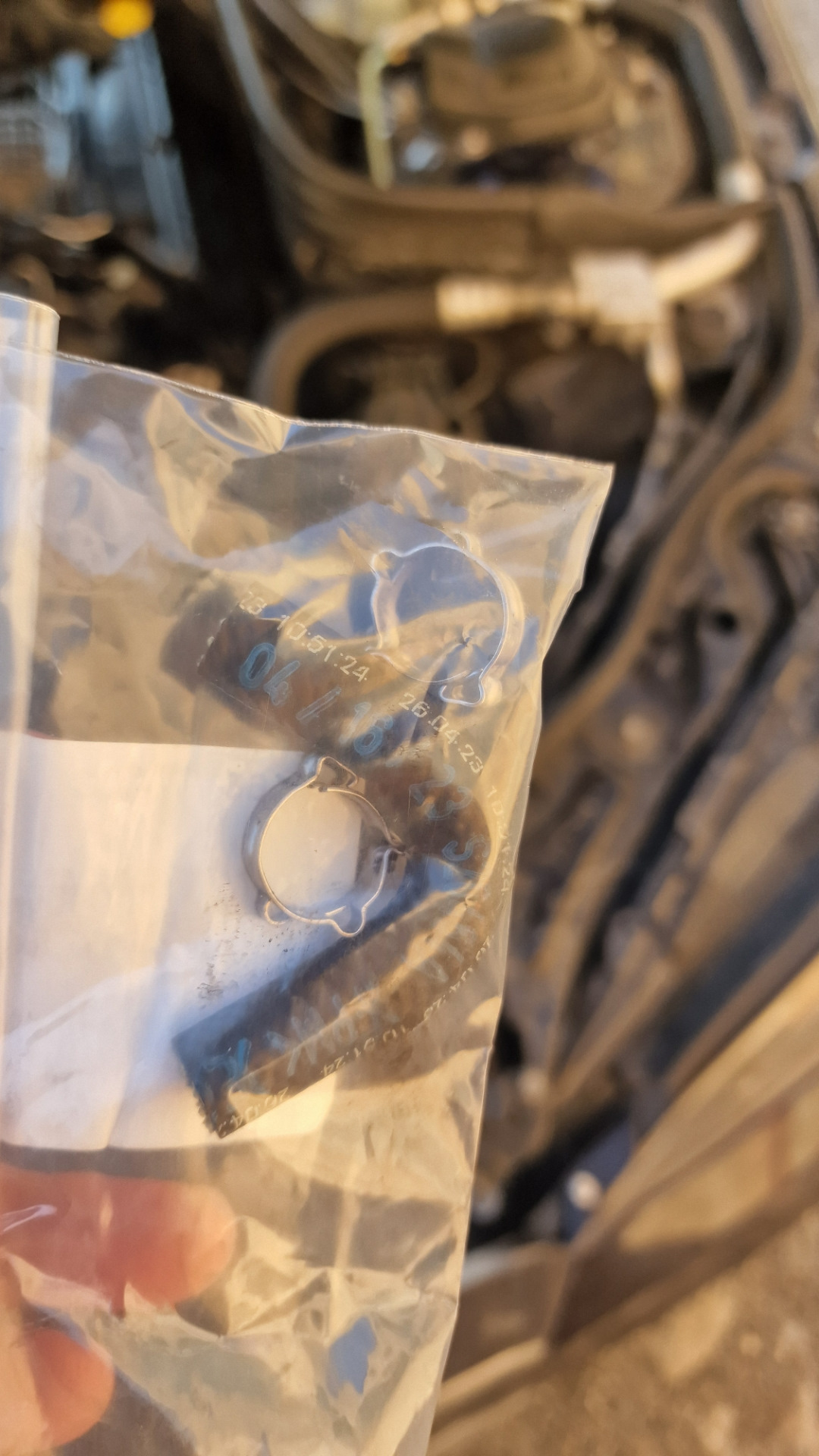 Замена топливного шланга — Mercedes-Benz E-Class (W212), 3 л, 2013 года ...