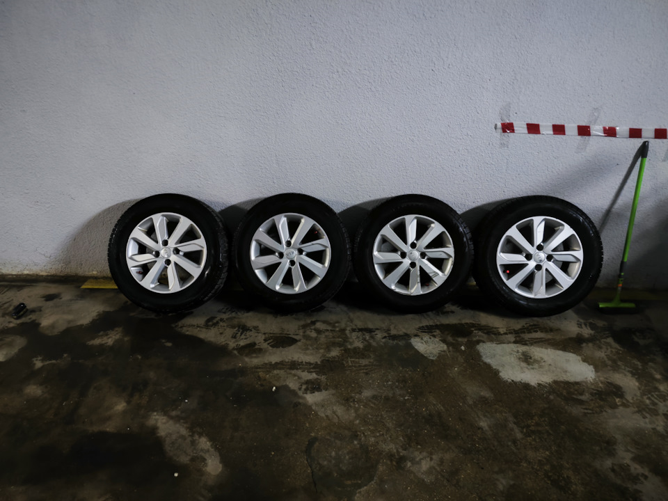 Шины зимние нешипованные Nokian 195/65 R15, литые диски KIA заводские ...
