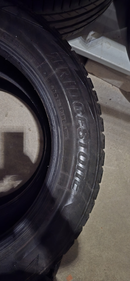 Шины зимние нешипованные Bridgestone 235/60 R18 на Toyota RAV4 (IV). Б ...