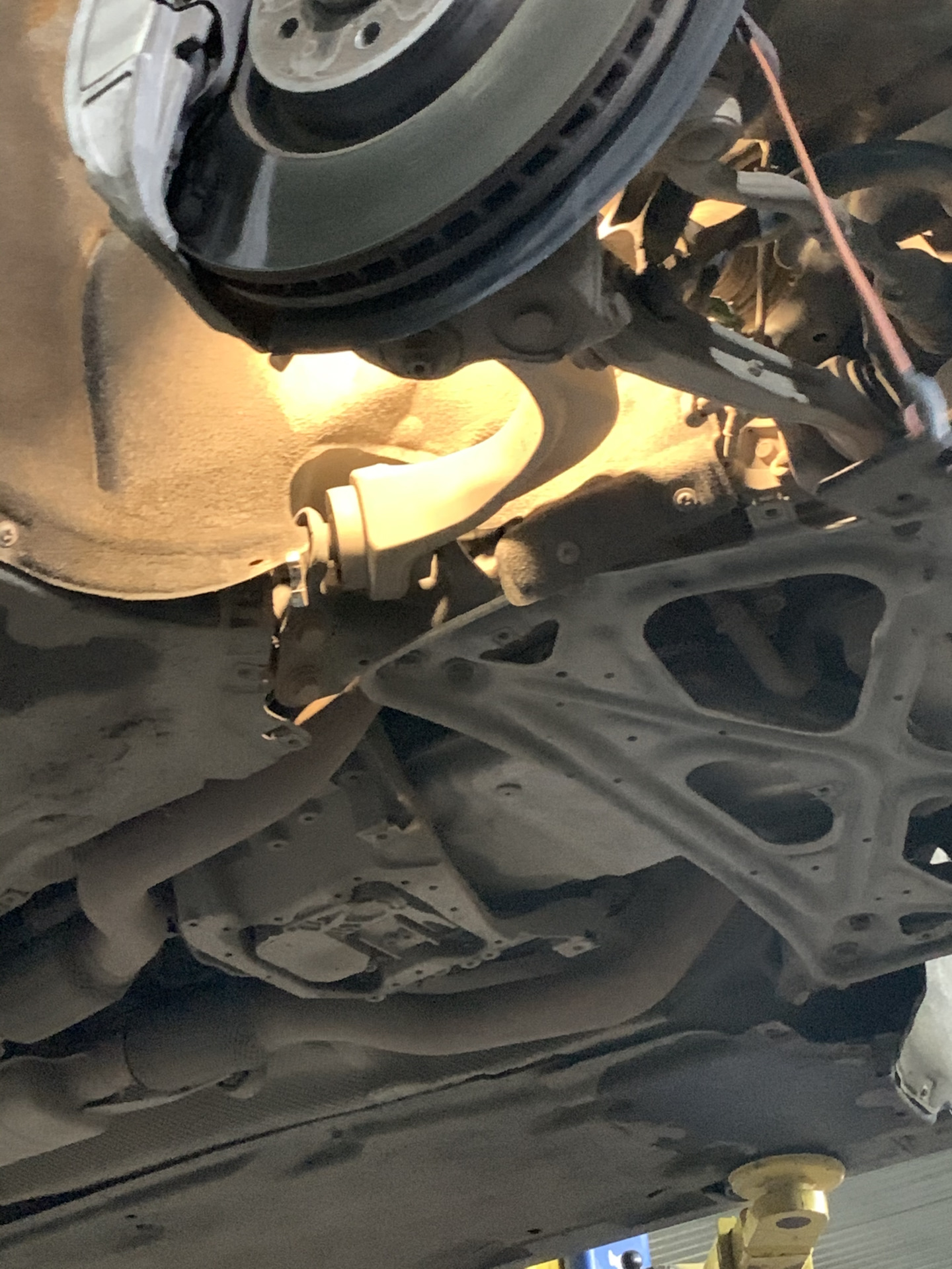 Замена сайлентблоков в кривых нижних рычагах — Audi A8 (D4), 3 л, 2014 ...