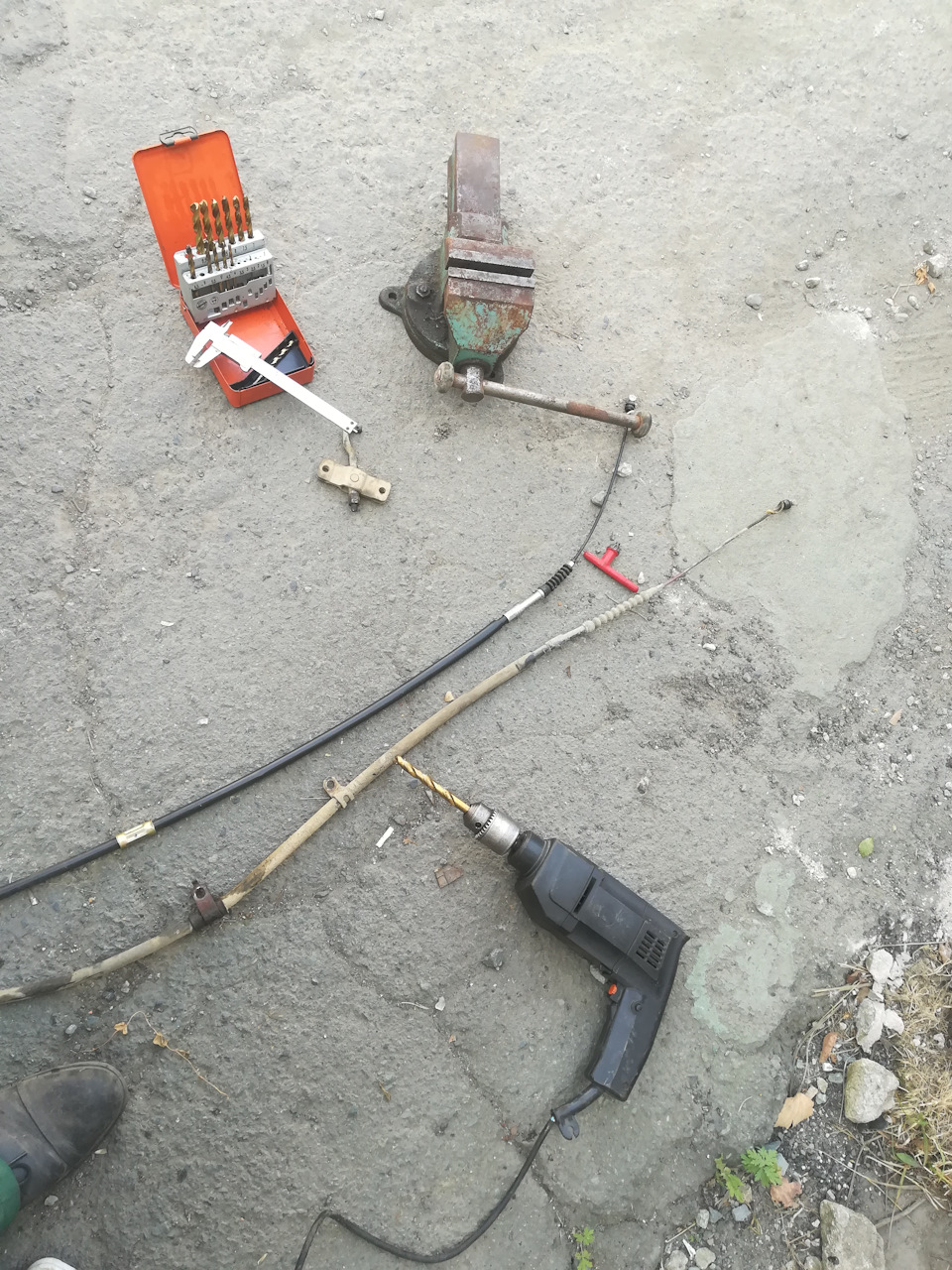 Замена тросика ручника на китайский аналог от SR50 — Toyota Master Ace ...