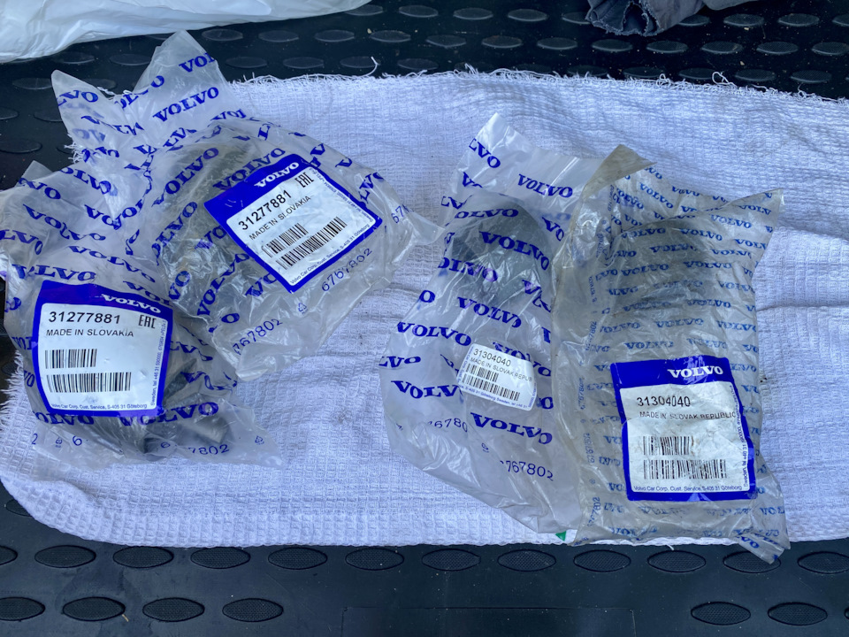 Замена сайлентблоков передних рычагов. — Volvo XC90 (1G), 2,4 л, 2010 ...