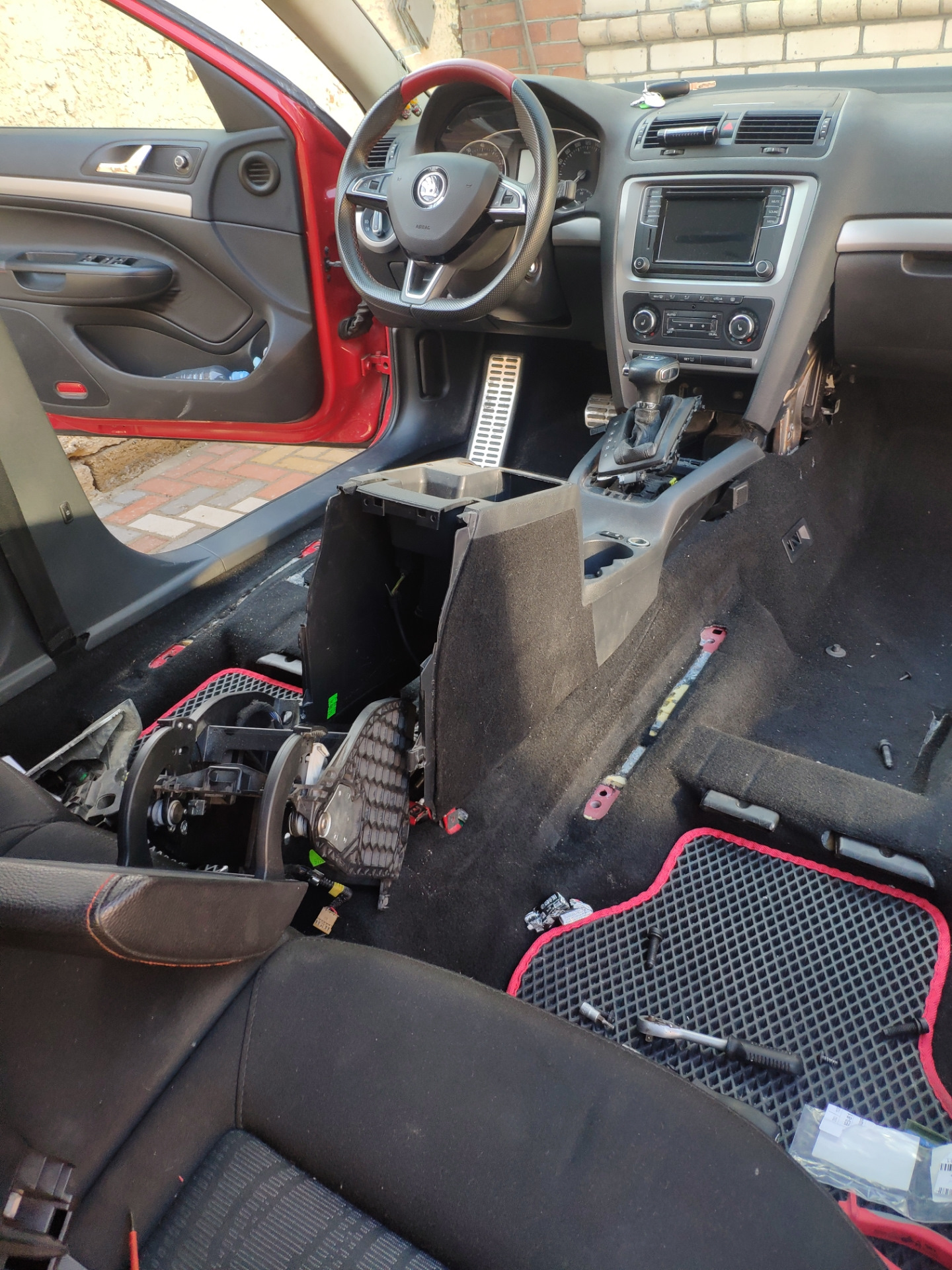 Установка подлокотника от Шкода суперб — Skoda Octavia A5 Mk2, 1,8 л ...