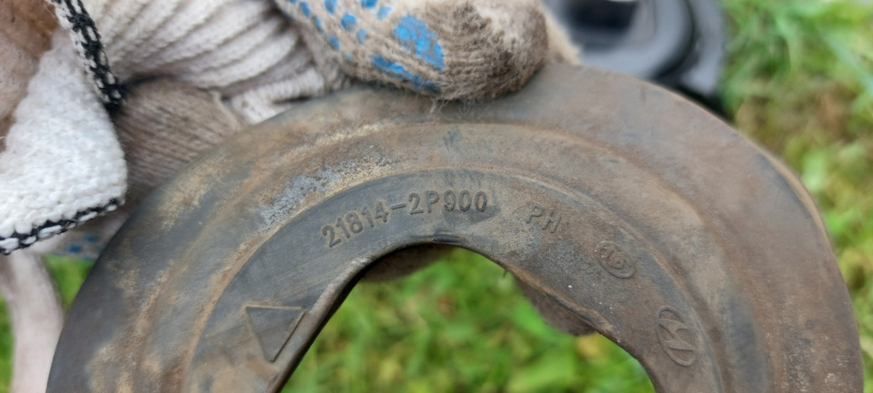 Подушка двигателя — 218102P950 vs 218102W200 — KIA Sorento (2G), 2,2 л ...