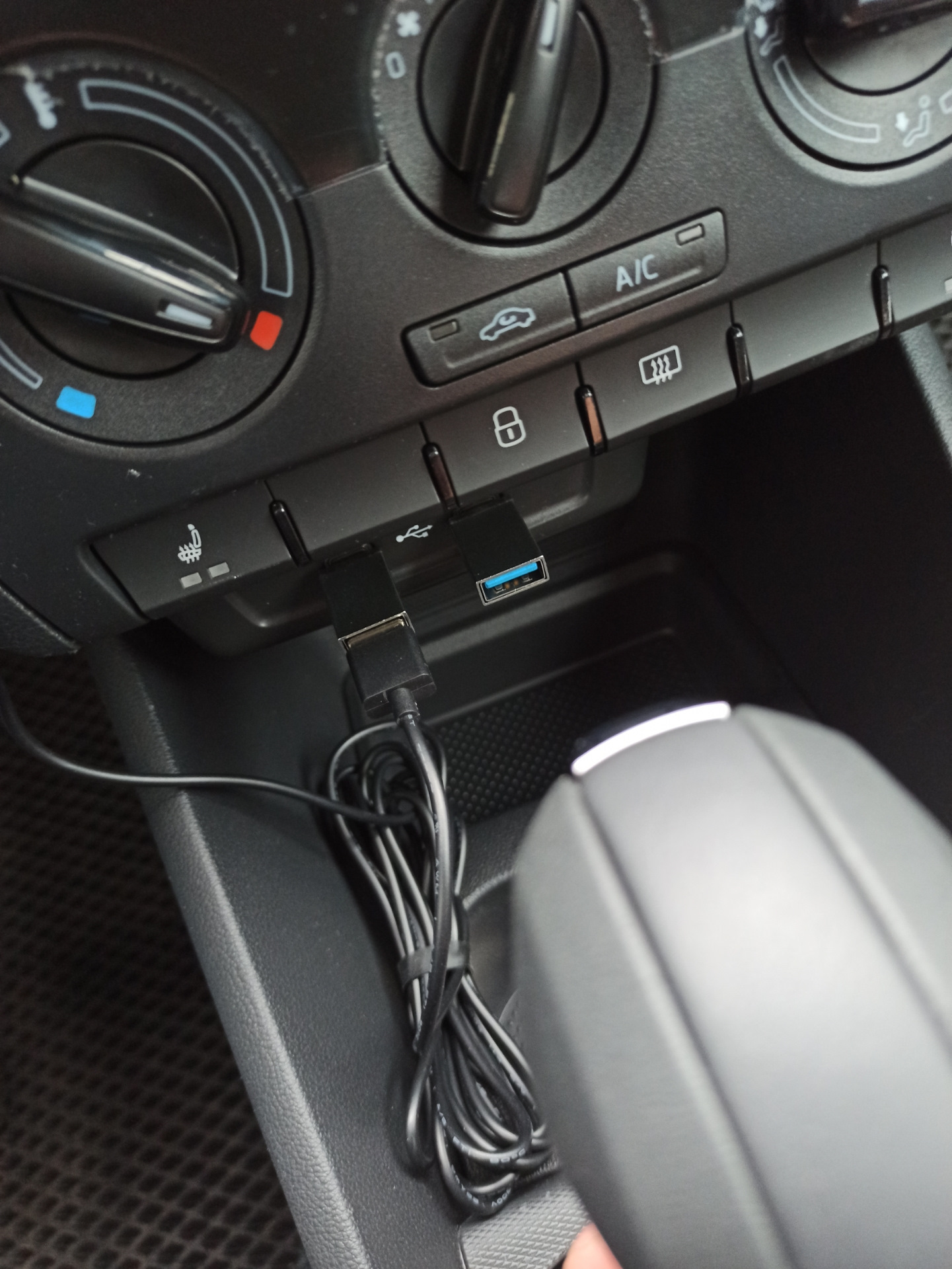 Переходник USB Type-C -> USB — Volkswagen Polo liftback, 1,6 л, 2020 ...