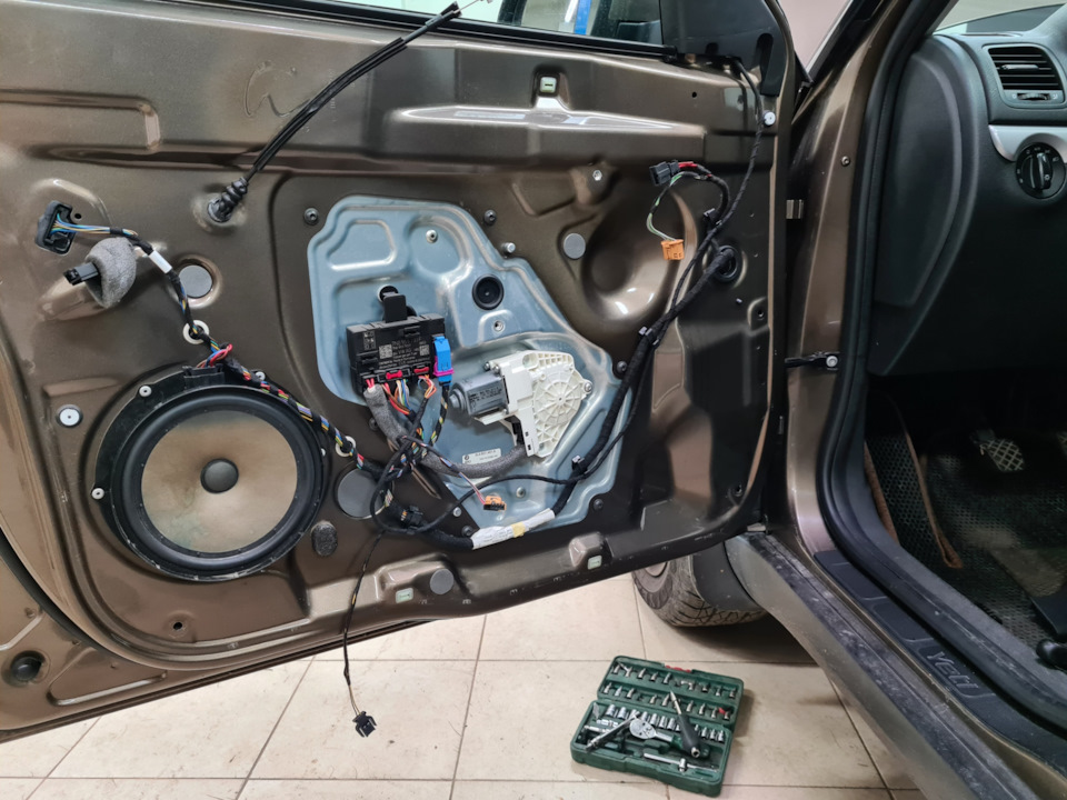 Проводка водительской двери. — Skoda Yeti, 1,8 л, 2012 года | своими ...