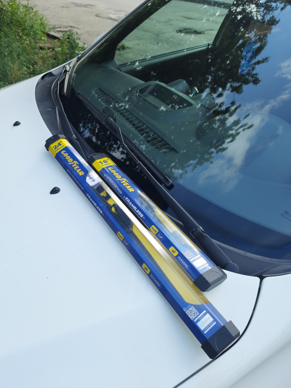 Goodyear дворники + антидождь — Lada Гранта Лифтбек (1G), 1,6 л, 2014 ...