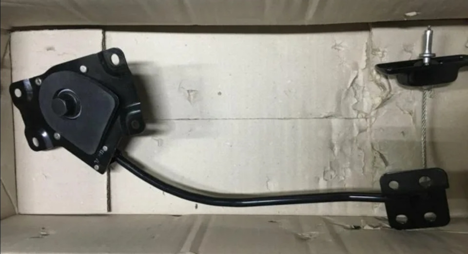 628002P100 КУЗОВНОЙ КРОНШТЕЙН КРЕПЛЕНИЯ ЗАПАСНОГО КОЛЕСА KIA HYUNDAI ...