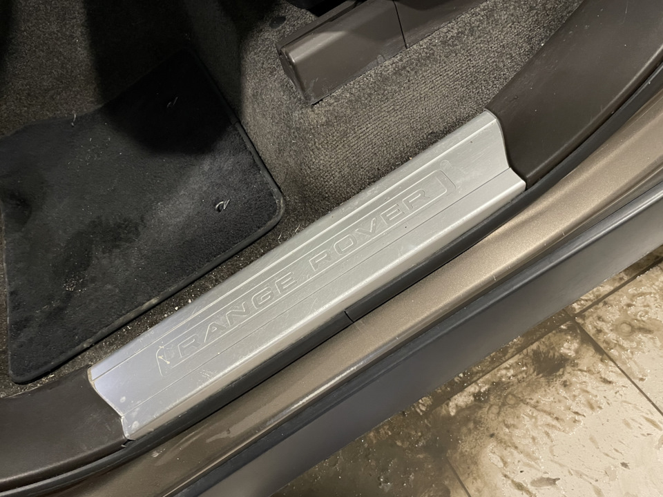 Накладки на пороги с подсветкой — Land Rover Range Rover (4G), 4,4 л ...