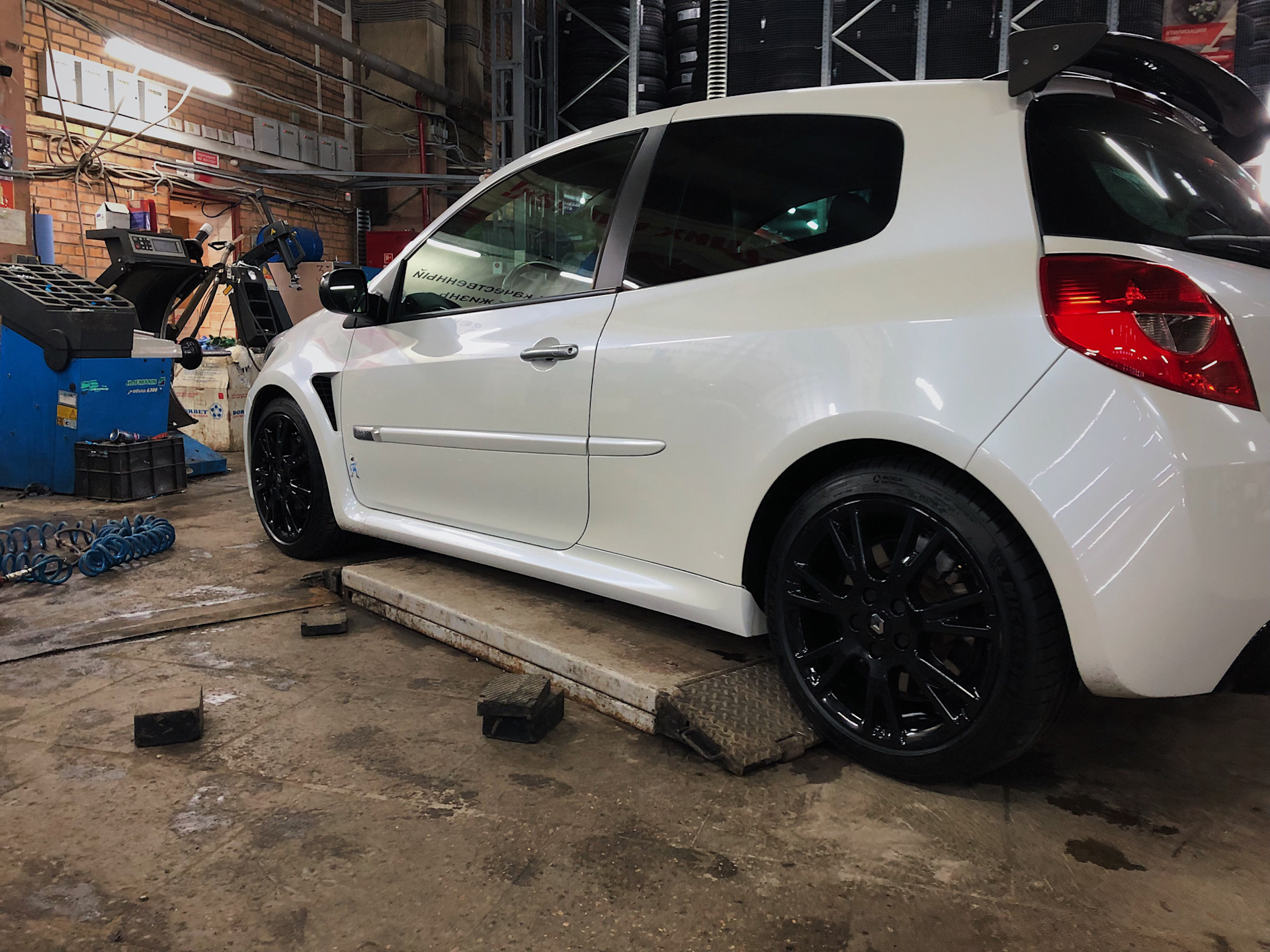 Clio 3 Cup Racer Speedlines + Michelin Pilot Sport 4 — Renault Clio III ...