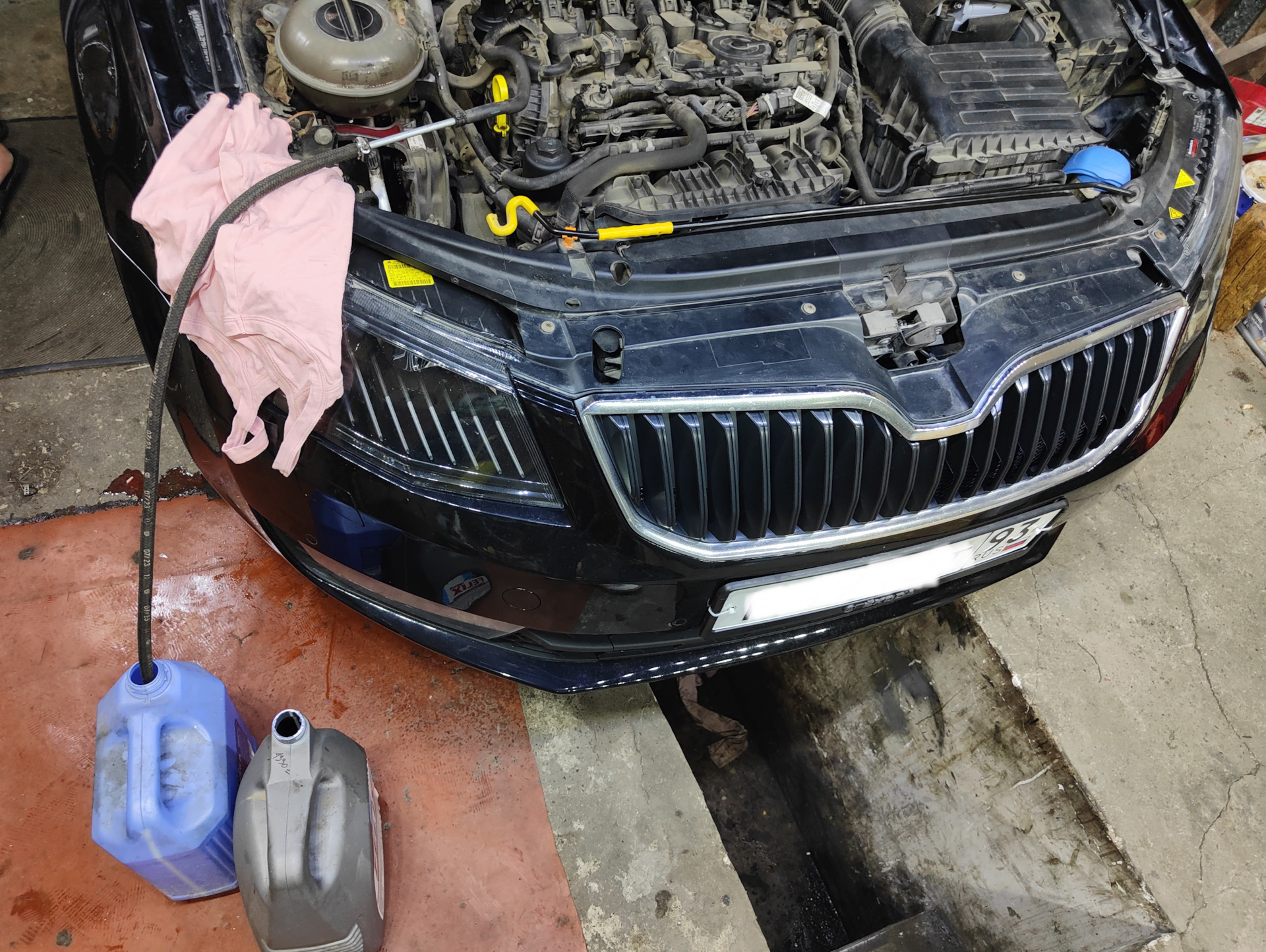Замена ОЖ путем вытеснения, замена расширительного бачка. — Skoda ...