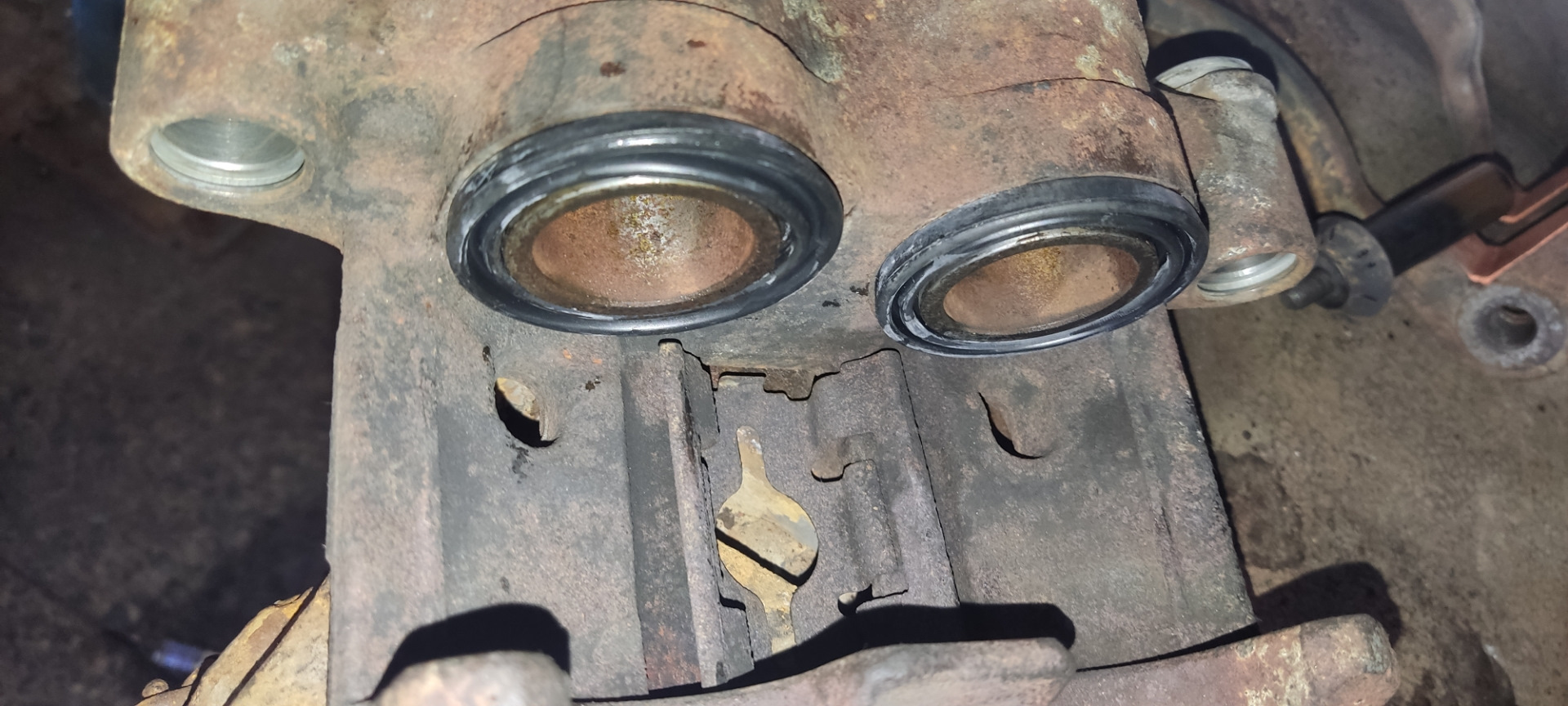 Iveco Daily обслуживание суппортов и замена ступичного подшипника ...