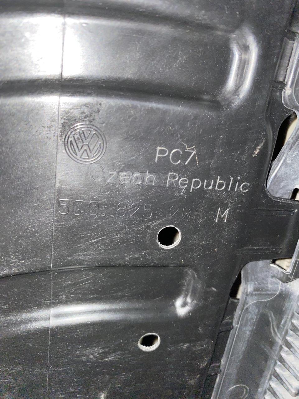 5Q0825206M Облицовка днища VAG | Запчасти на DRIVE2