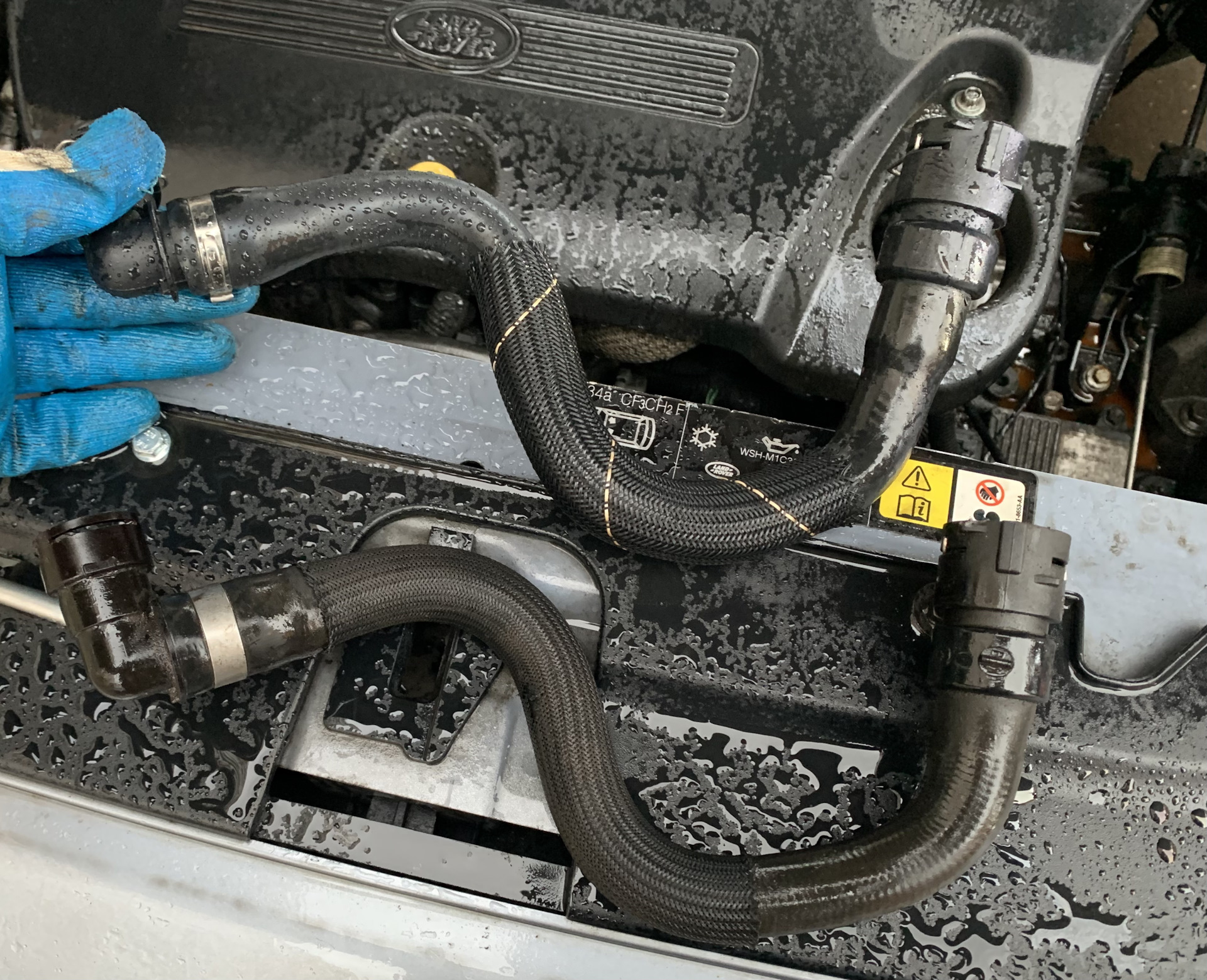 Замена патрубка системы охлаждения. — Land Rover Freelander 2 (L359), 2 ...