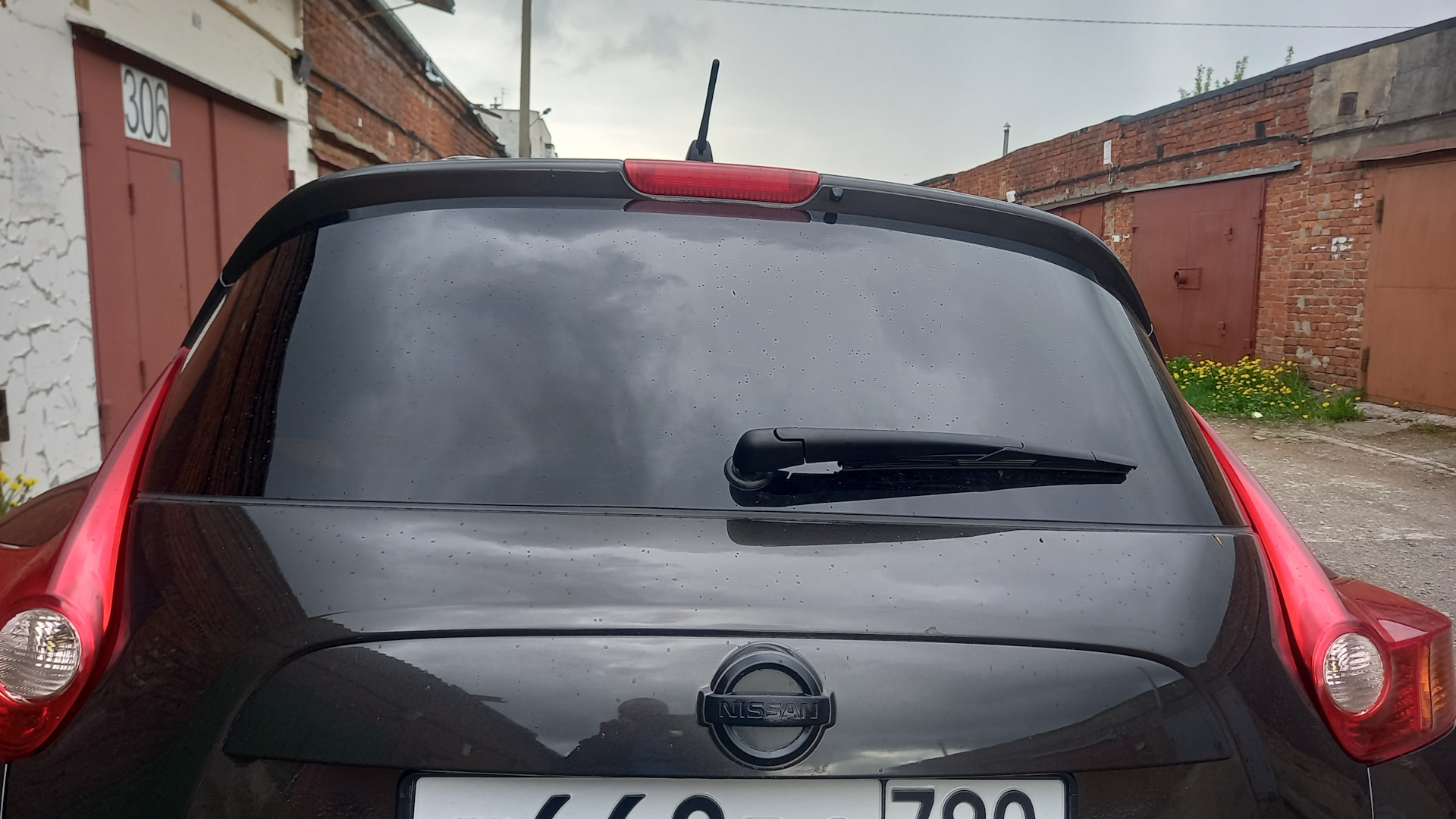 Небольшая обновочка, задний дворник. — Nissan Juke (1G), 1,6 л, 2012 ...