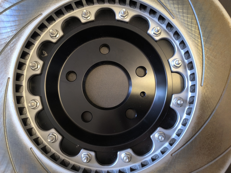 Тормоза Brembo 18z Akebono 8n 9n на Audi A6 C8 Audi A4 B8 Audi