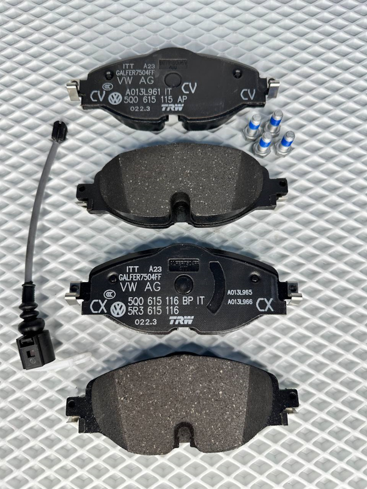 Колодки тормозные VAG 5Q0698151B на Audi A3 (8V), Skoda Octavia A8 Mk4 ...