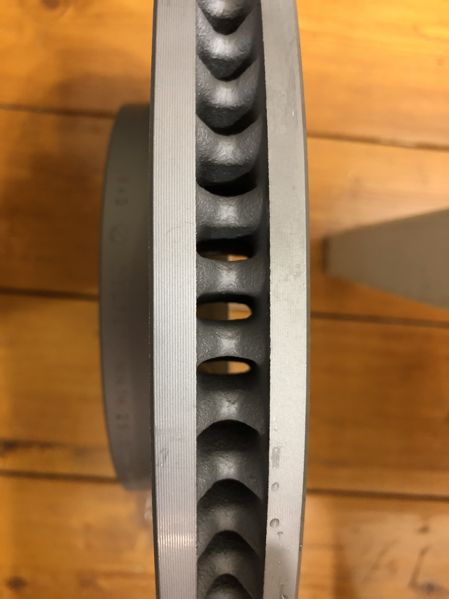 Замена передних тормозных дисков. — Toyota RAV4 (5G), 2 л, 2020 года ...