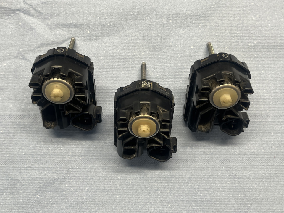 Электрокорректор фар Koito — Mitsubishi Pajero (4G), 3,8 л, 2008 года ...