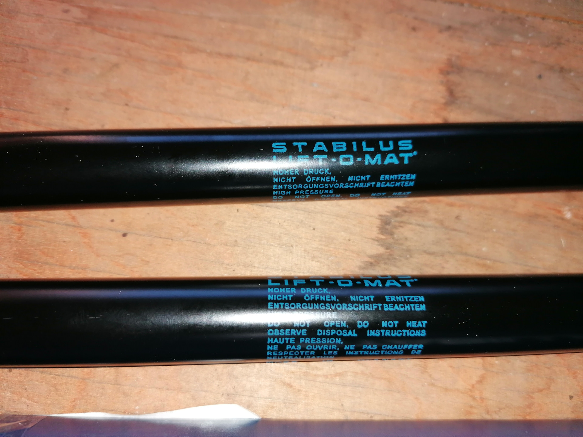 Газовые упоры багажника Stabilus 024335 — Audi A2, 1,4 л, 2001 года ...