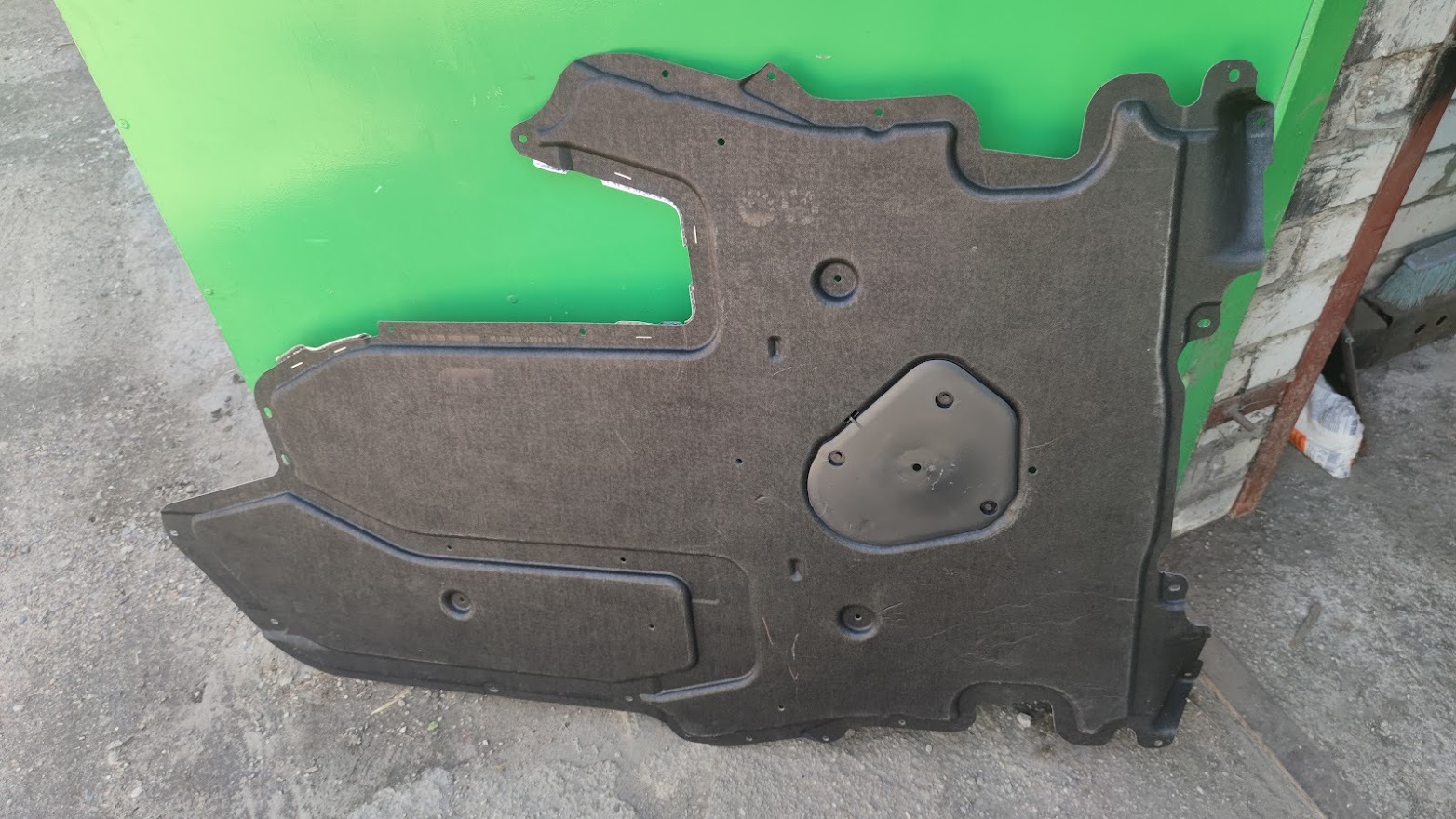 Замена защитных облицовок днища кузова. — BMW 5 series Touring (E61), 3 ...