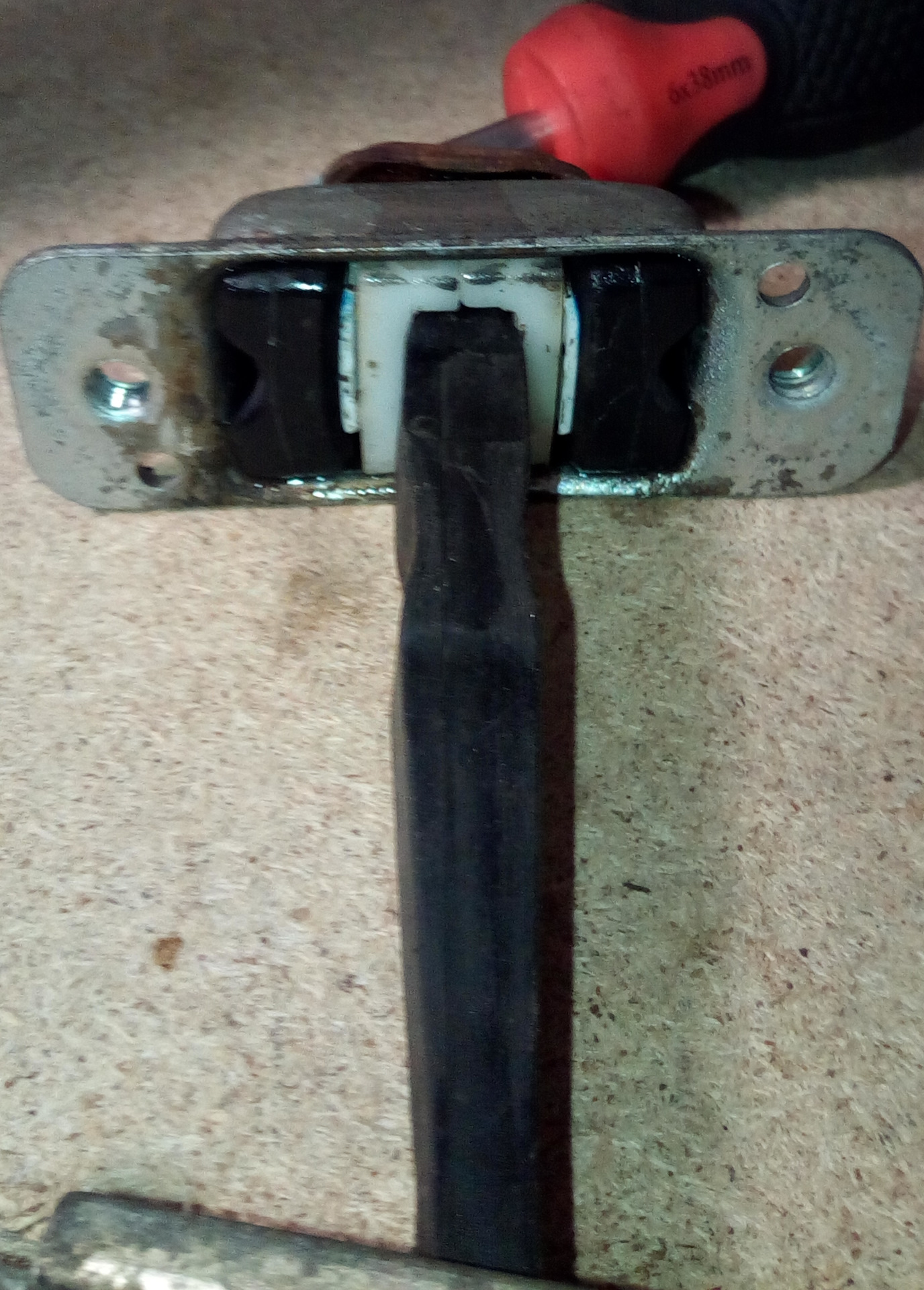 Держатель дверей. — KIA Rio (1G), 1,6 л, 2002 года | своими руками | DRIVE2