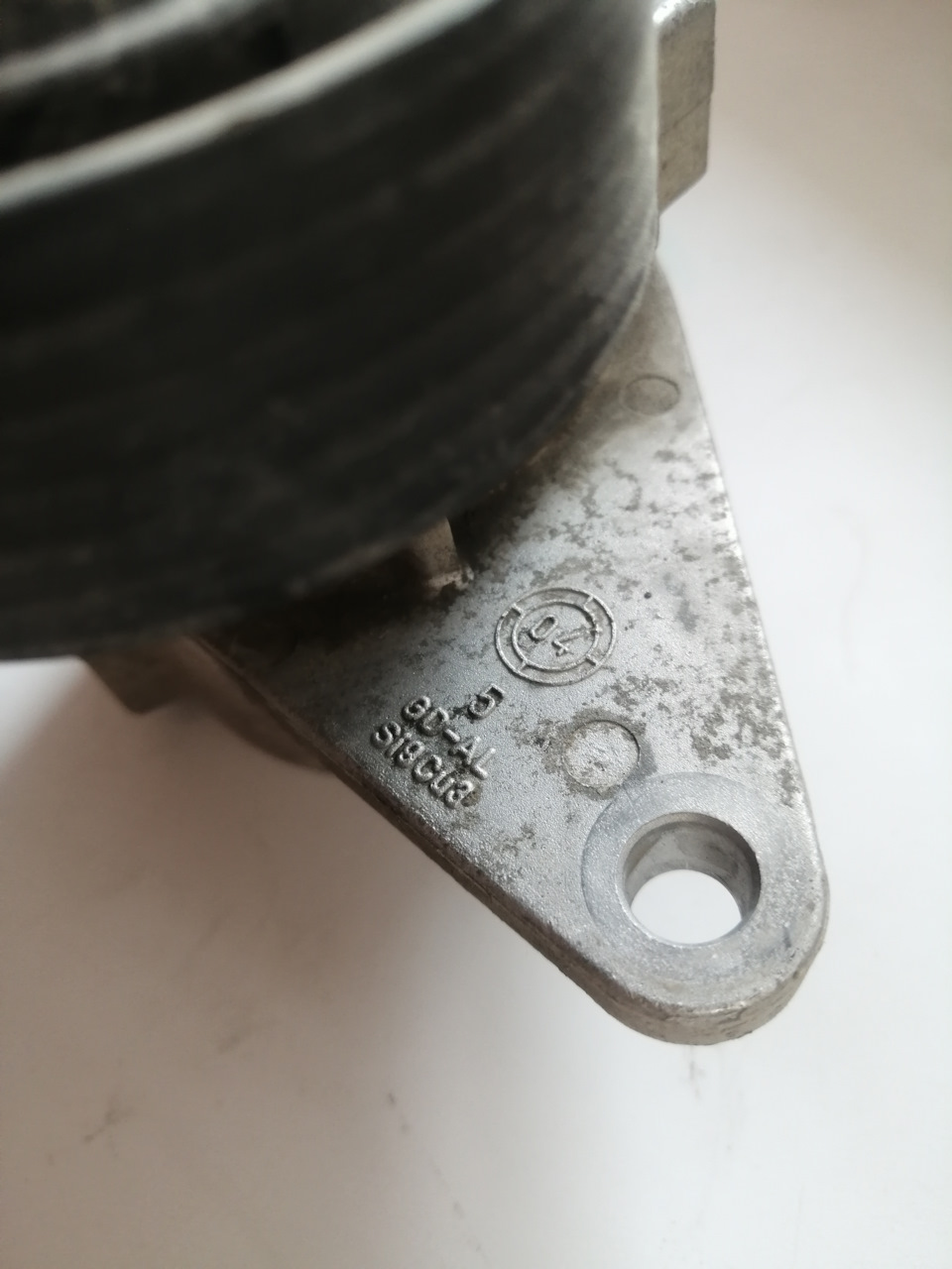 Замена генератора, ремня, роликов — Volvo XC90 (1G), 2,5 л, 2004 года ...