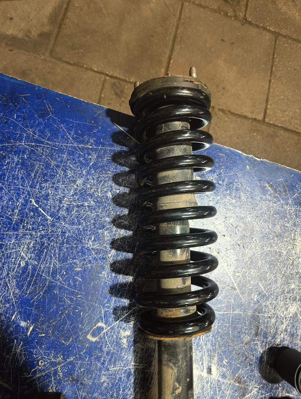 139. Замена передних пружин — Chevrolet TrailBlazer (2G), 2,8 л, 2014 ...