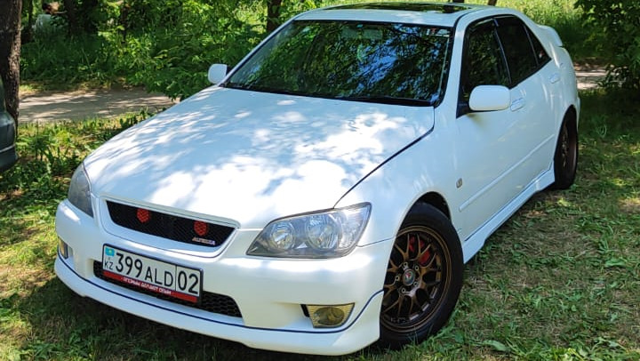 Toyota Altezza 2.0 бензиновый 1999 | TRD Style ホワイトパール на DRIVE2