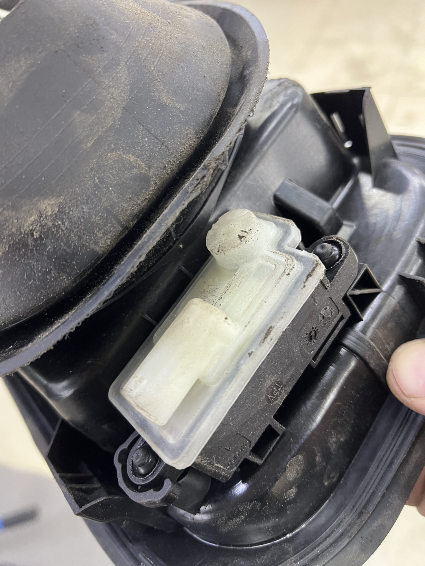 Замена кожуха заливной горловины — BMW 5 series (G30), 2 л, 2017 года ...